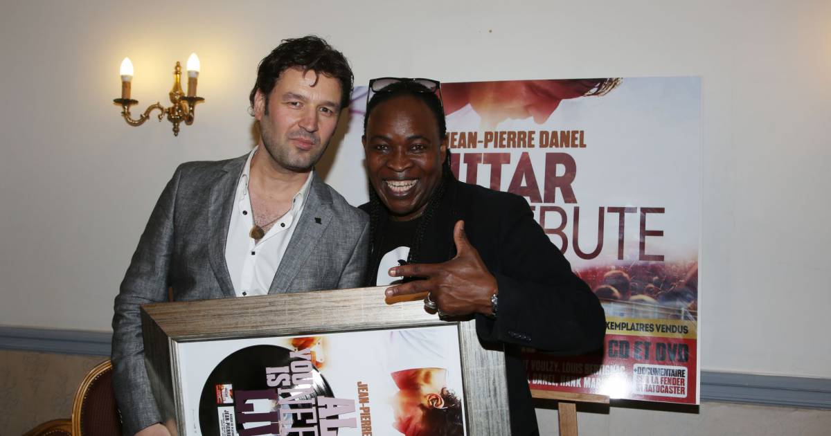 Jean-Pierre Danel et Billy Obam - Remise du disque de platine à Jean ...