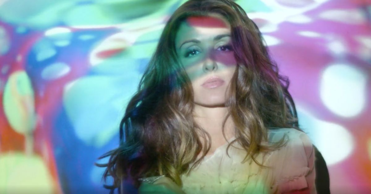 Jenifer envoûtante et sensuelle pour le clip de "Paradis Secret ...