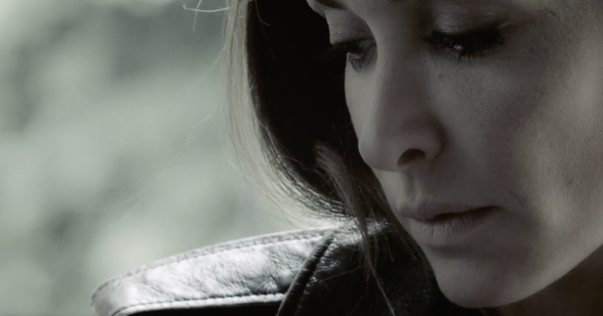 Jenifer dévoile le clip Paradis Secret - Purepeople