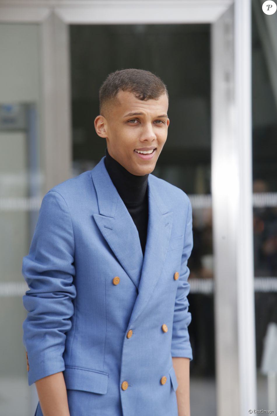 Stromae à la sortie du défilé de mode Louis Vuitton, collection prêt-à ...