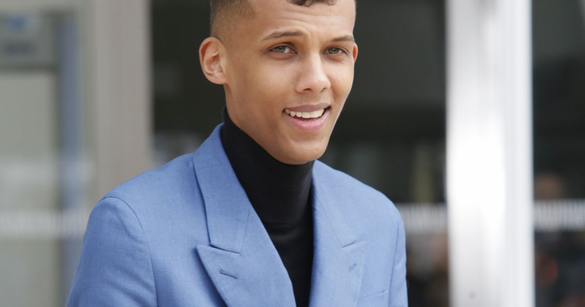 Stromae à la sortie du défilé de mode Louis Vuitton, collection prêt-à ...