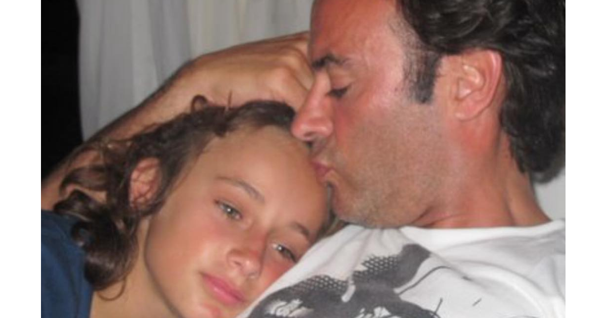 Anthony Delon et sa fille Liv : Moment de tendresse sous le soleil des ...