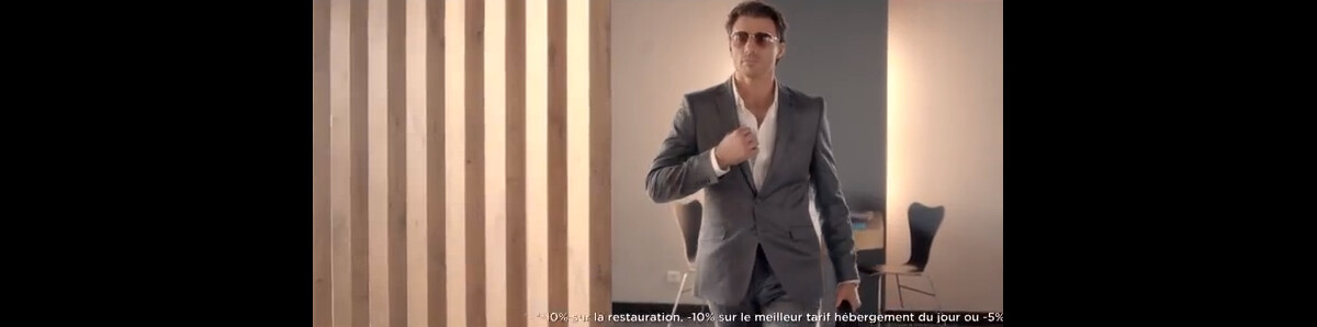 Photo : Le séduisant Matthias Pohl (Secret Story 2) dans une publicité pour Ibis. - Purepeople