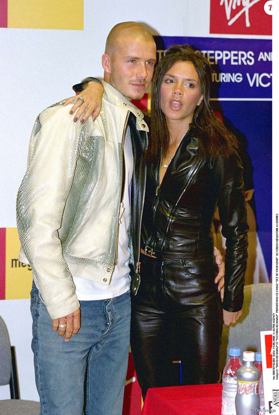Victoria Adams et David Beckham à Londres le 14 août 2000 - Purepeople