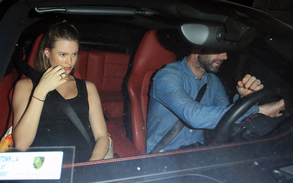 Photo : Adam Levine et sa femme Behati Prinsloo enceinte à la sortie du ...