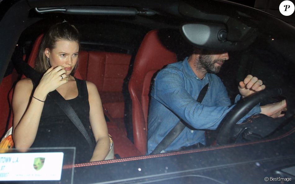 Adam Levine et sa femme Behati Prinsloo enceinte à la sortie du ...