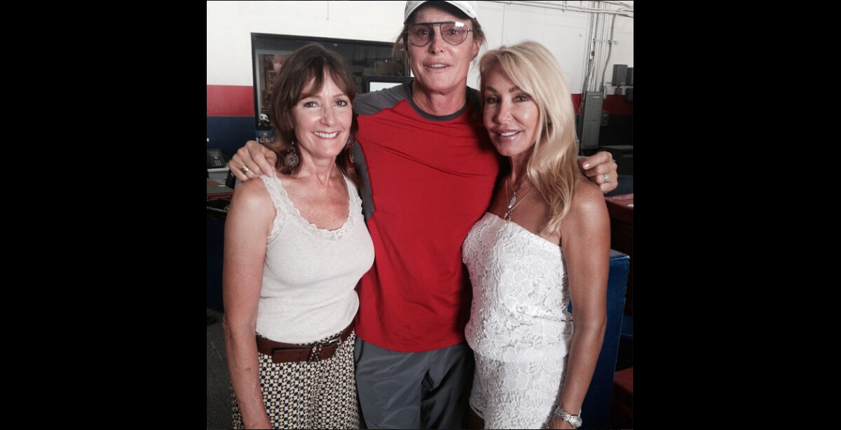 Photo : Caitlyn Jenner entouré de ses ex-femmes Linda Thompson et ...
