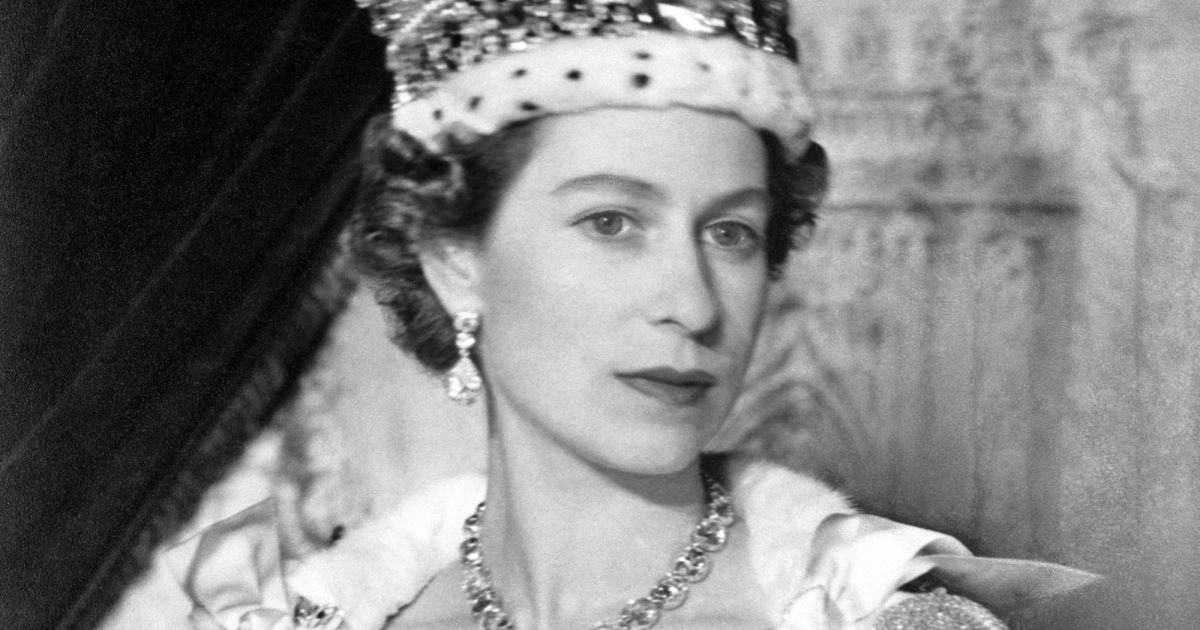 Portrait de la reine Elisabeth II à Buckingham Palace après son ...