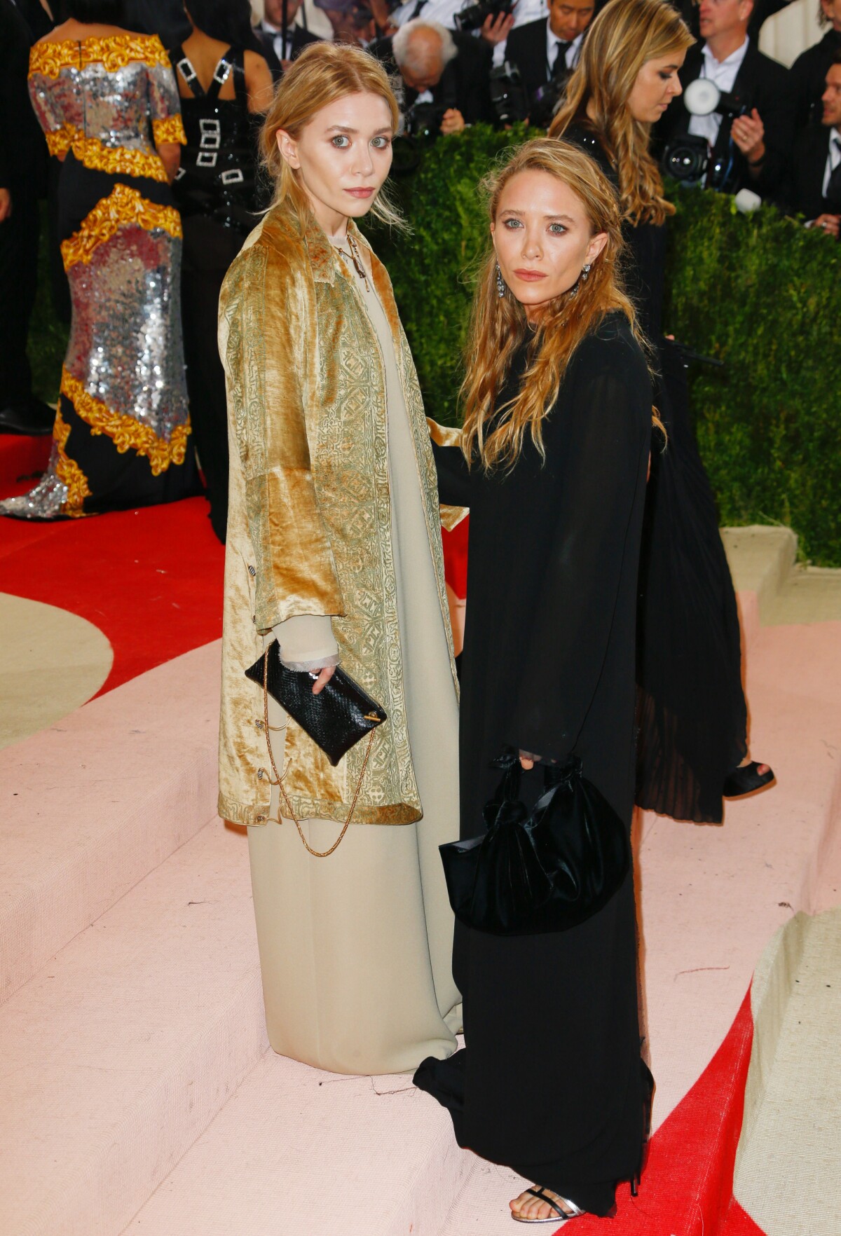 Photo : Les jumelles Mary-Kate et Ashley Olsen à la soirée Costume ...