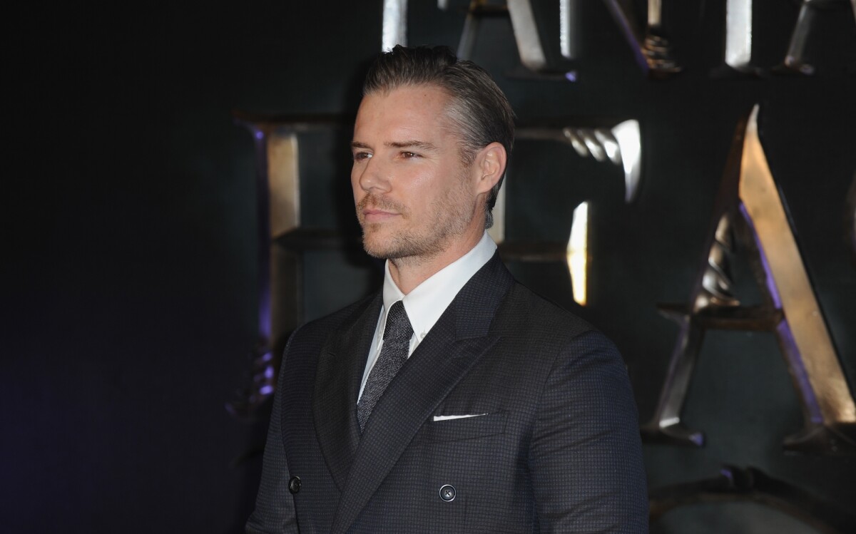 Photo : Josh Cowdery à la première de 'Fantastic Beasts And Where To ...