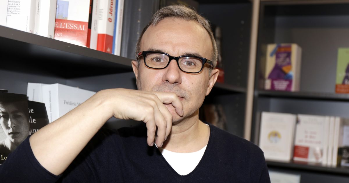 Portrait de Philippe Besson au Salon du Livre de Paris 2016. - Purepeople