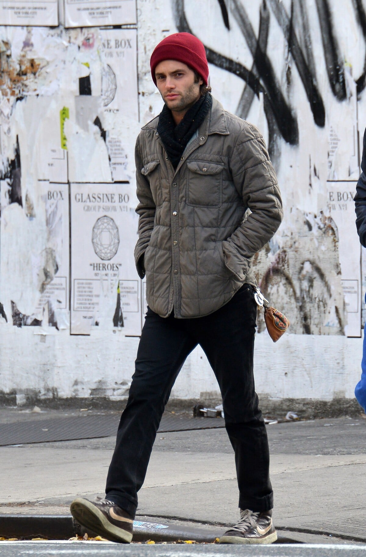 Photo : Penn Badgley se promene a New York le 3 november 2013. - Purepeople
