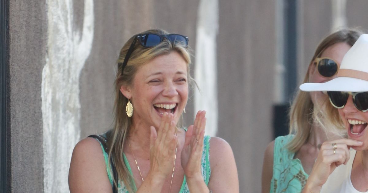 Exclusif - Amy Smart a un fou rire en sortant de déjeuner avec des ...