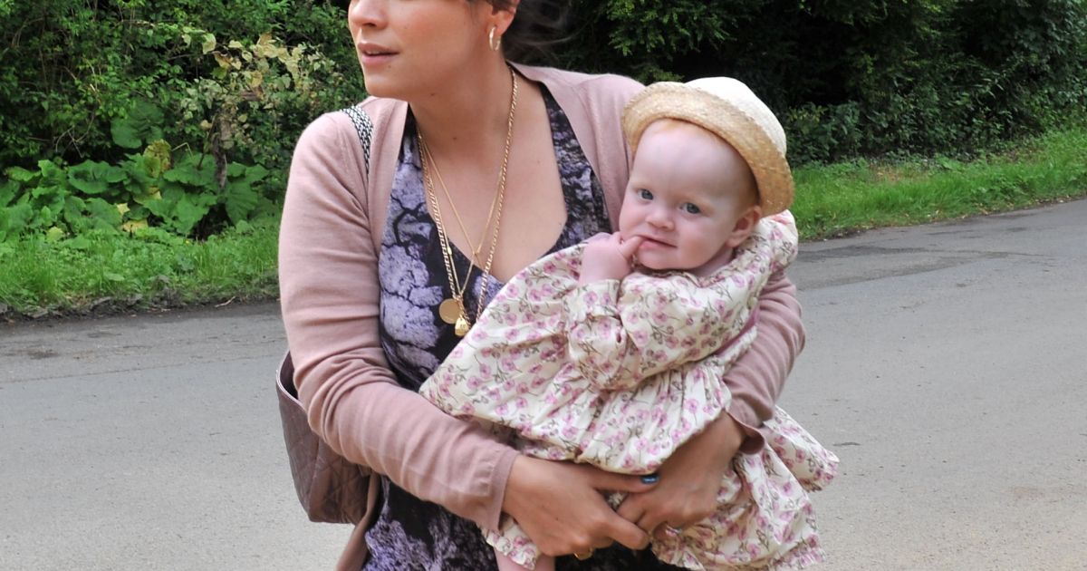 Lily Allen et sa fille Ethel Mary à Gloucestershire. Septembre 2012 ...