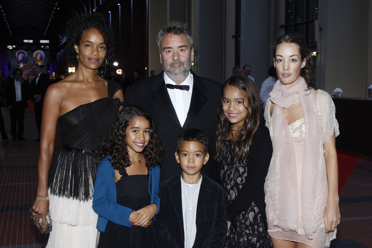 Photo : Luc Besson, sa femme Virginie, et leurs enfants Shanna, Thalia ...