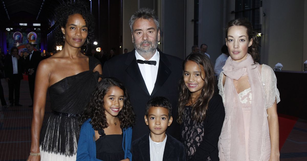 Luc Besson, sa femme Virginie, et leurs enfants Shanna, Thalia, Sateen ...