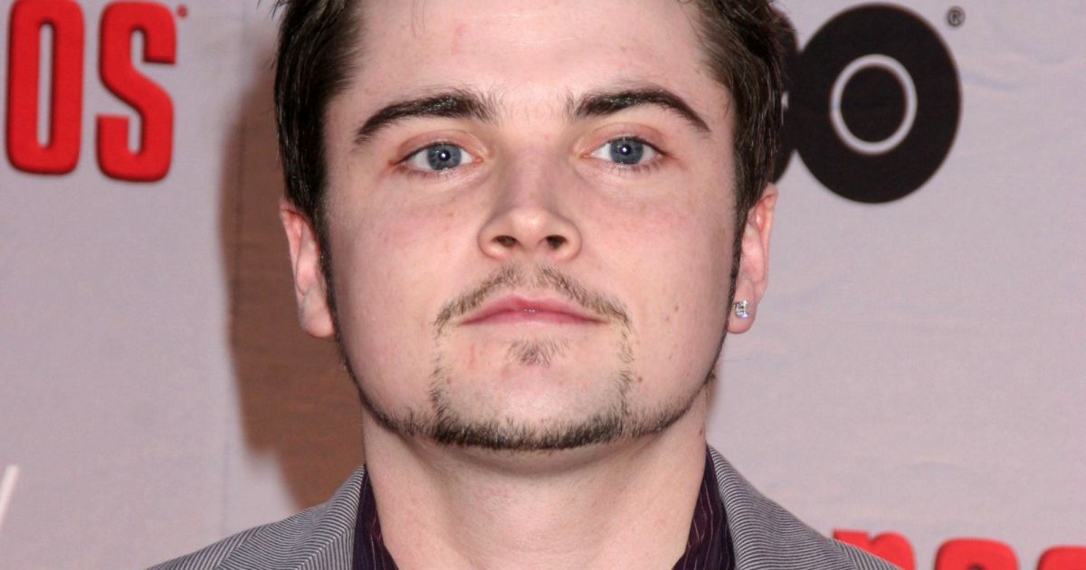 Robert Iler, qui jouait Anthony Soprano Jr. alias A. J. dans la série ...