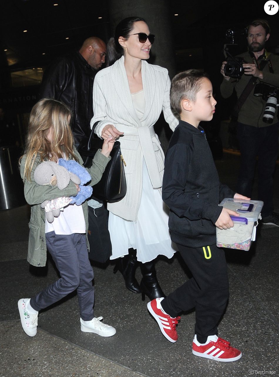 Angelina Jolie Arrive Avec Ses Enfants Maddox Zahara Shiloh Vivienne