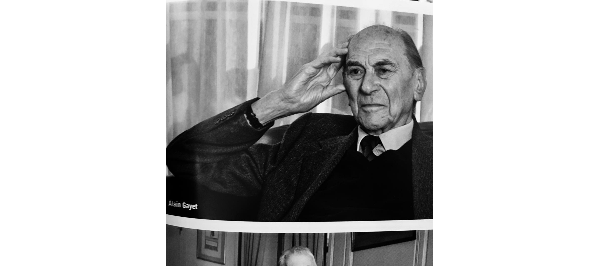 Photo : Julie Gayet a perdu son grand-père Alain Gayet. Elle a annoncé ...