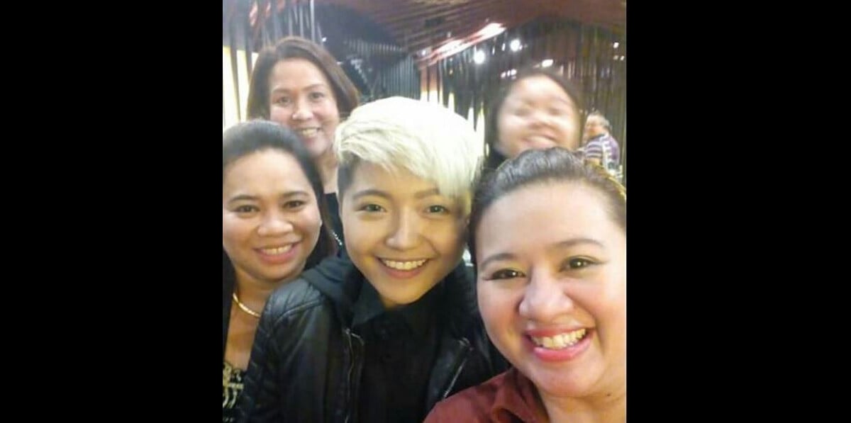 Photo : Charice, désormais Jake Zyrus, avec des fans sur Instagram ...