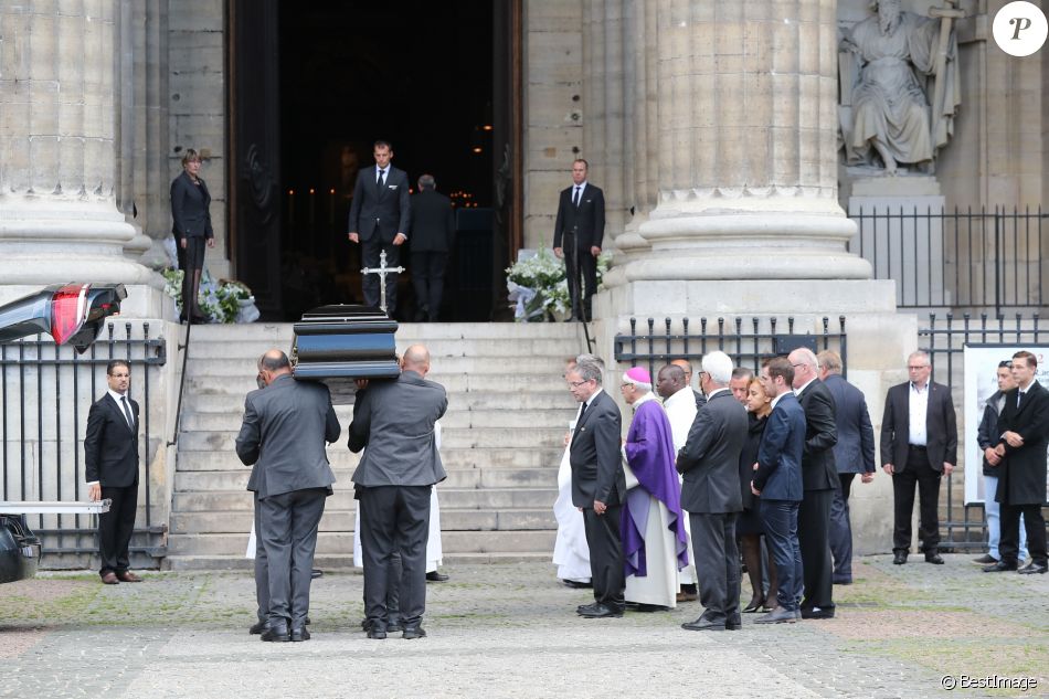 Pascal Desprez et ses proches - Obsèques de Mireille Darc en l'église Saint-Sulpice à Paris. Le ...