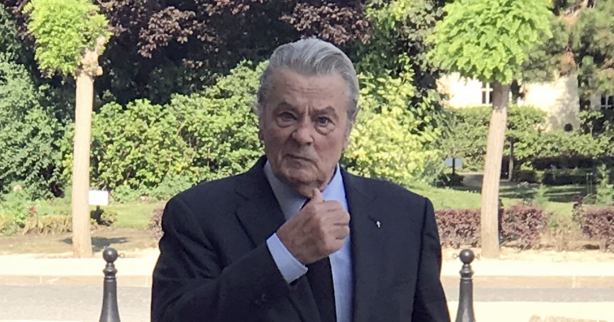Alain Delon - Obsèques du professeur Christian Cabrol en la chapelle de ...