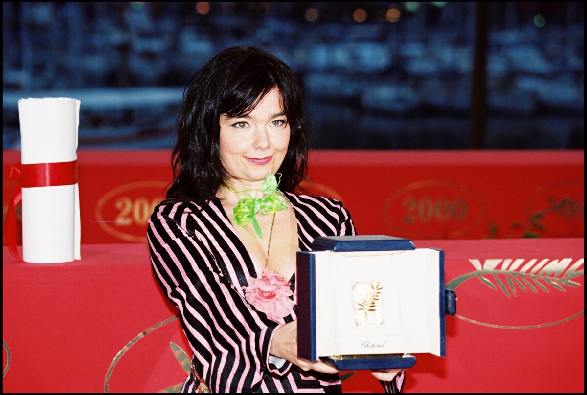 Photo : Björk, primée à Cannes pour "Dancer in the Dark", en mai 2000 ...