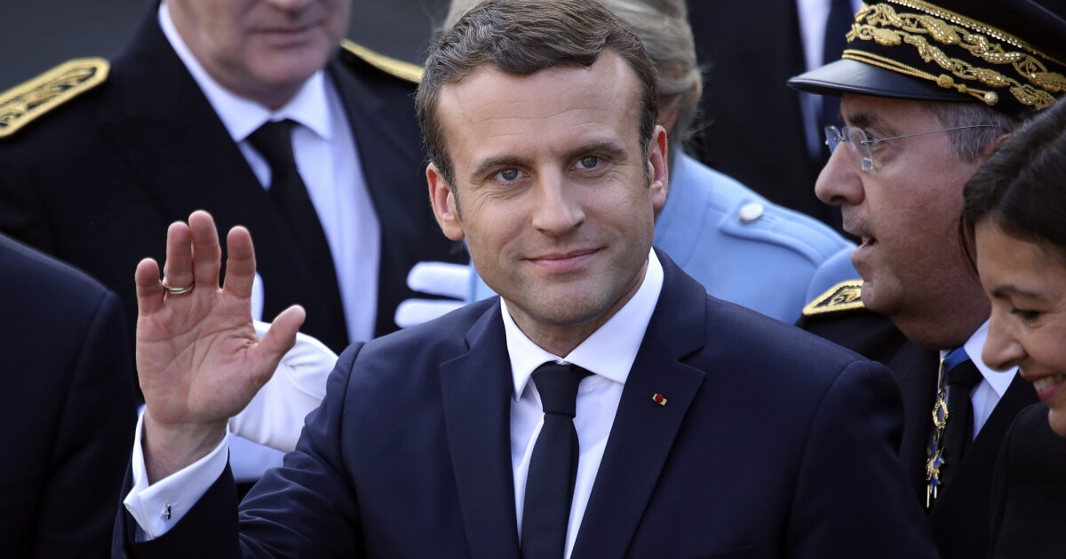 Emmanuel Macron passe au made in France pour s'habiller - Purepeople