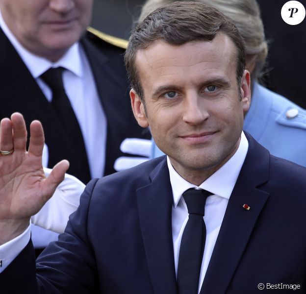 Emmanuel Macron passe au made in France pour s'habiller - Purepeople