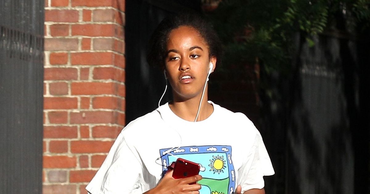 Exclusif - Malia Obama fait du jogging dans le campus de Harvard à ...