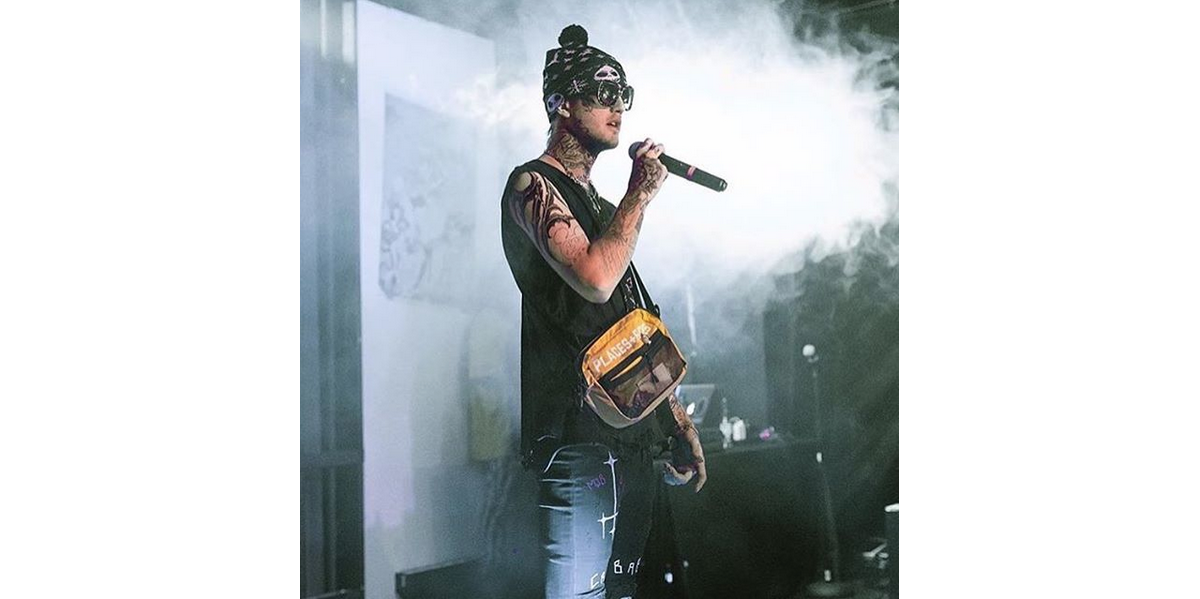 Photo : Le rappeur Lil Peep en concert. Novembre 2017. - Purepeople