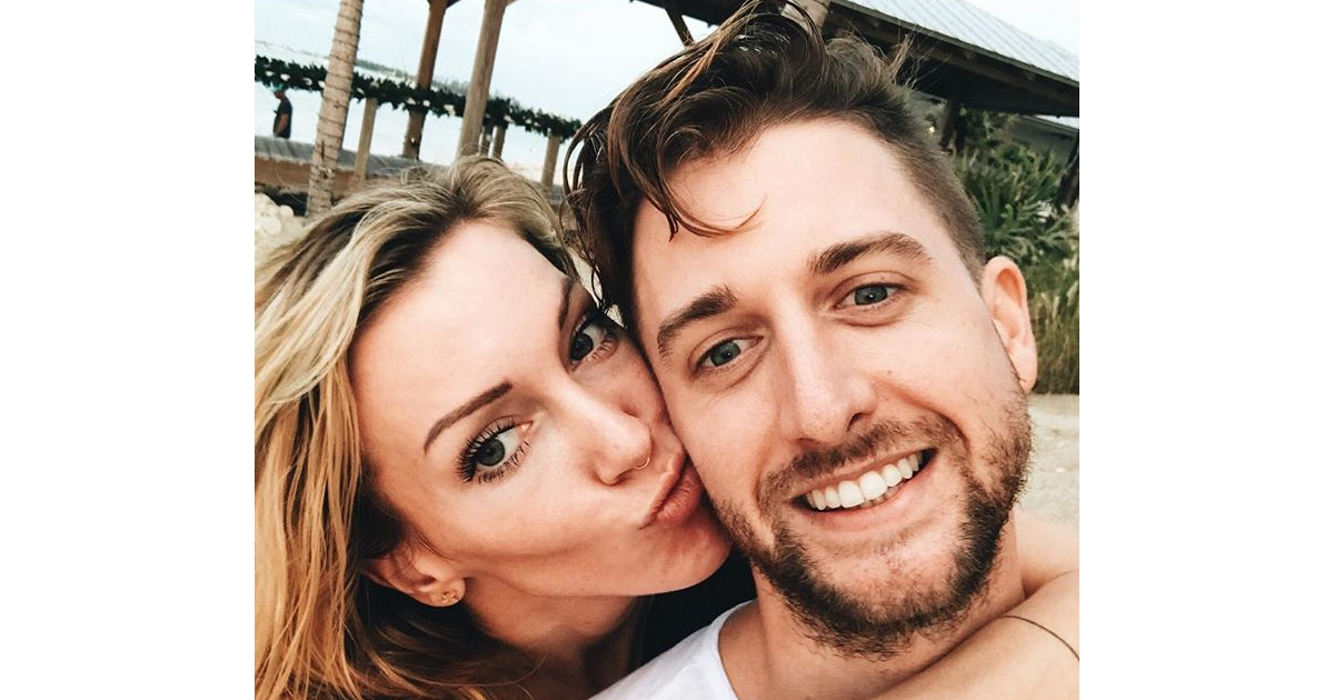 Katie Cassidy Et Son Fiancé Matthew Rodgers Sur Une Photo Publiée Sur 0869