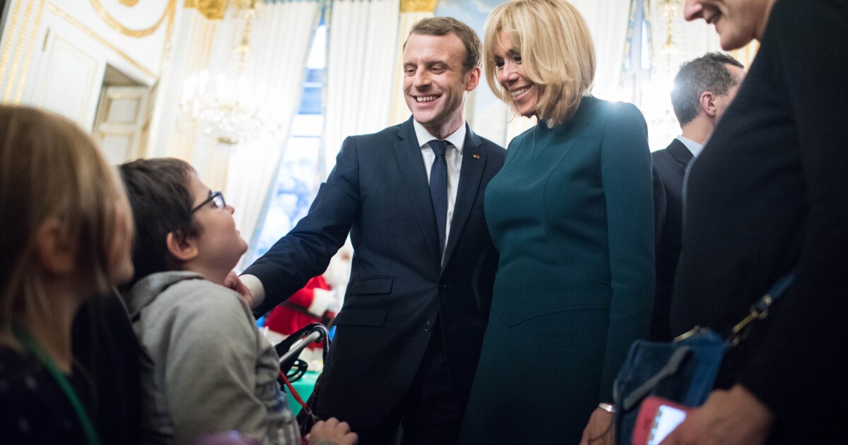 Emmanuel Macron et Brigitte avec leurs petits-enfants au Noël de l ...