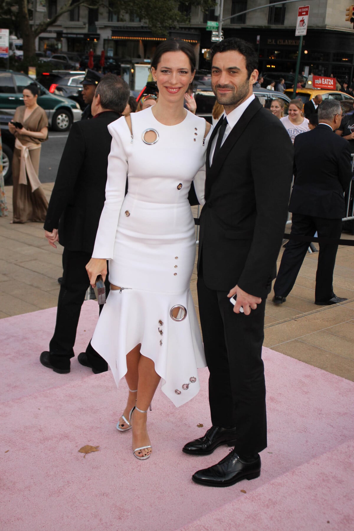 Photo : Rebecca Hall et son mari Morgan Spector arrivent au New York ...