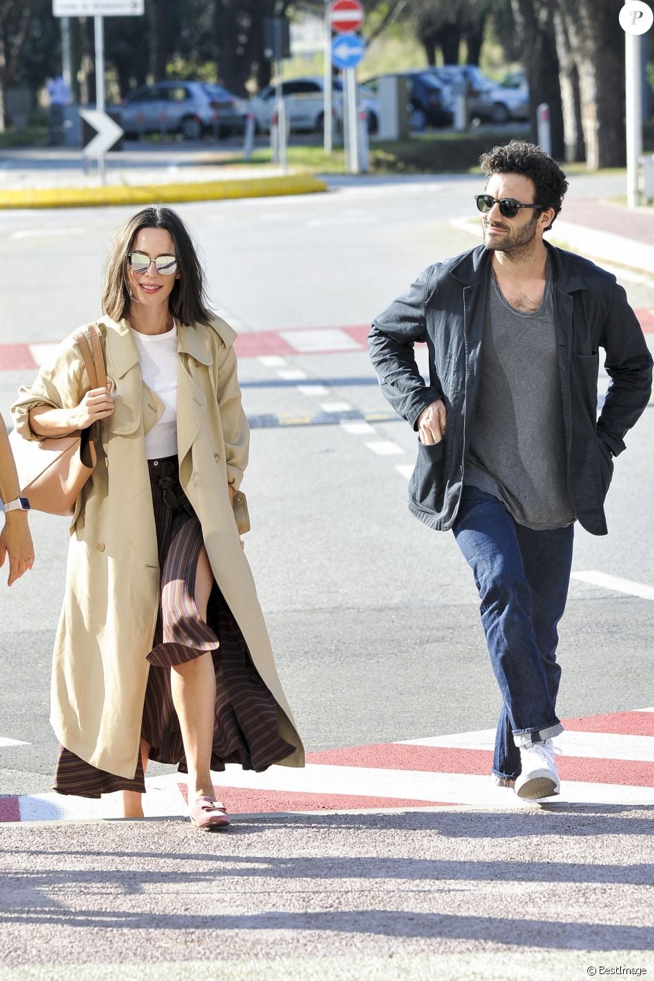 Rebecca Hall et son mari Morgan Spector arrivent à Venise le 29 août ...