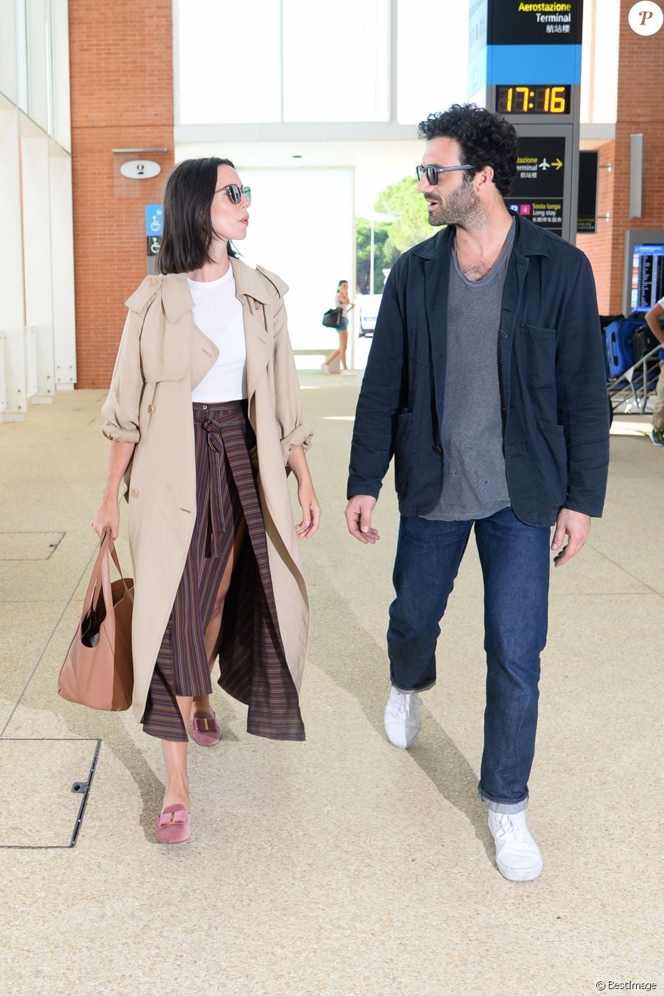 Exclusif - Rebecca Hall et son mari Morgan Spector arrivent à Venise le ...