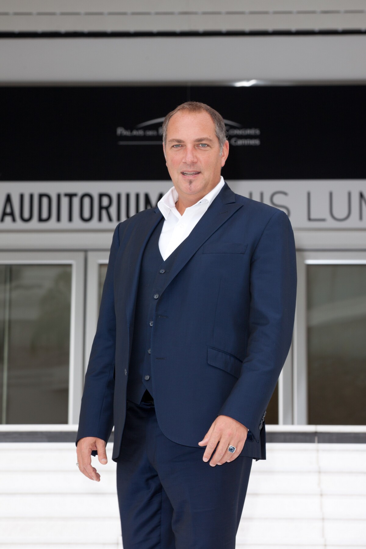 Photo : Messmer pose à l'occasion du MIPCOM à Cannes le 13 octobre 2014 ...