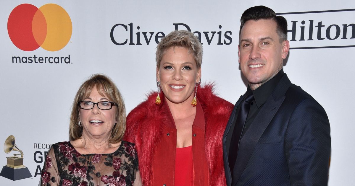 Pink, sa mère Judith Moore et son mari Carey Hart - Gala pré-Grammy ...