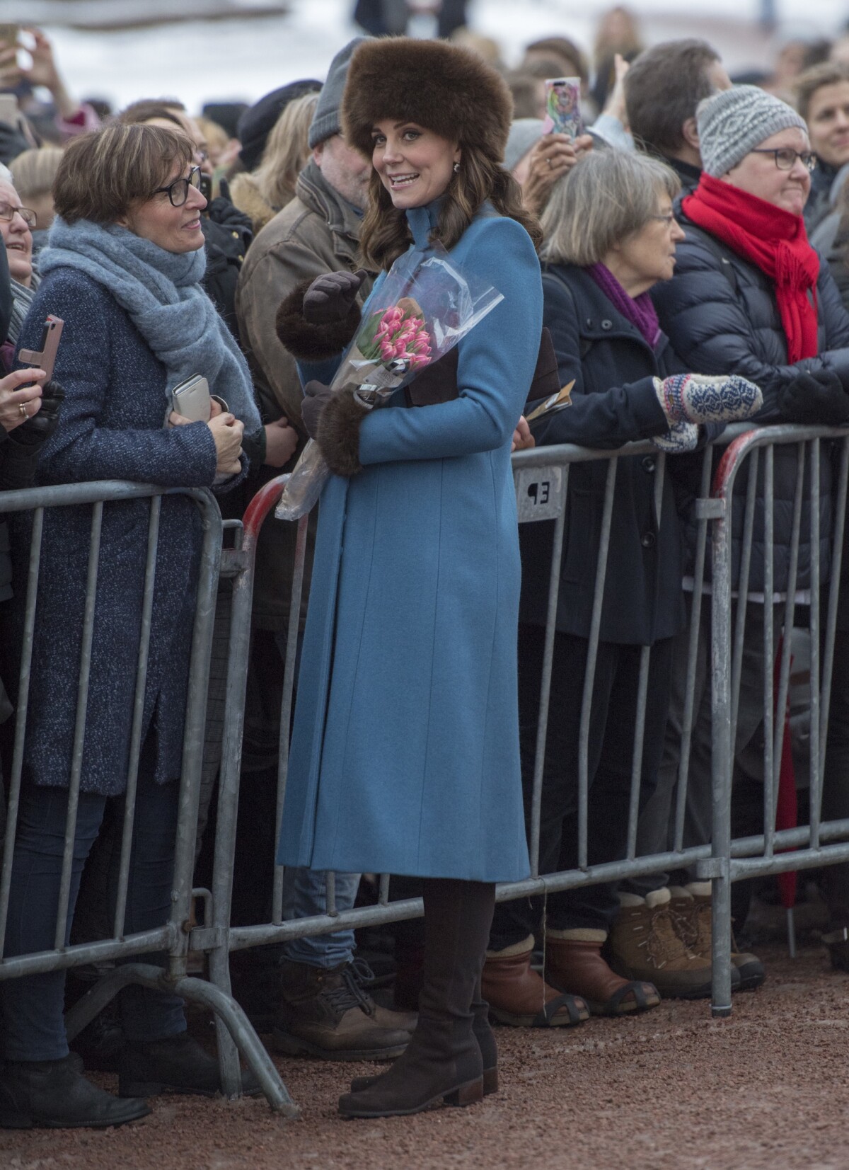Photo : La duchesse Catherine de Cambridge, enceinte et couverte d'un ...