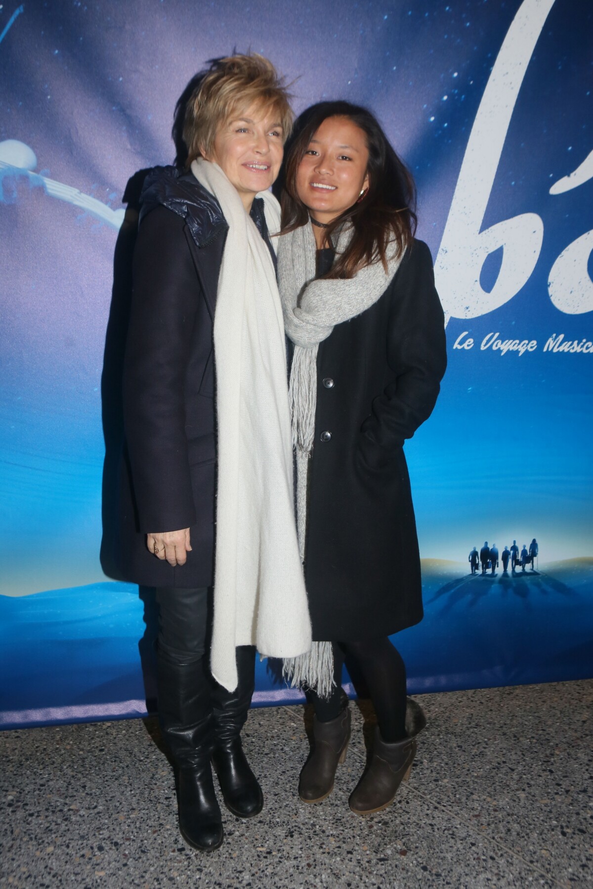 Photo : Véronique Jannot et sa fille Migmar au photocall du spectacle ...