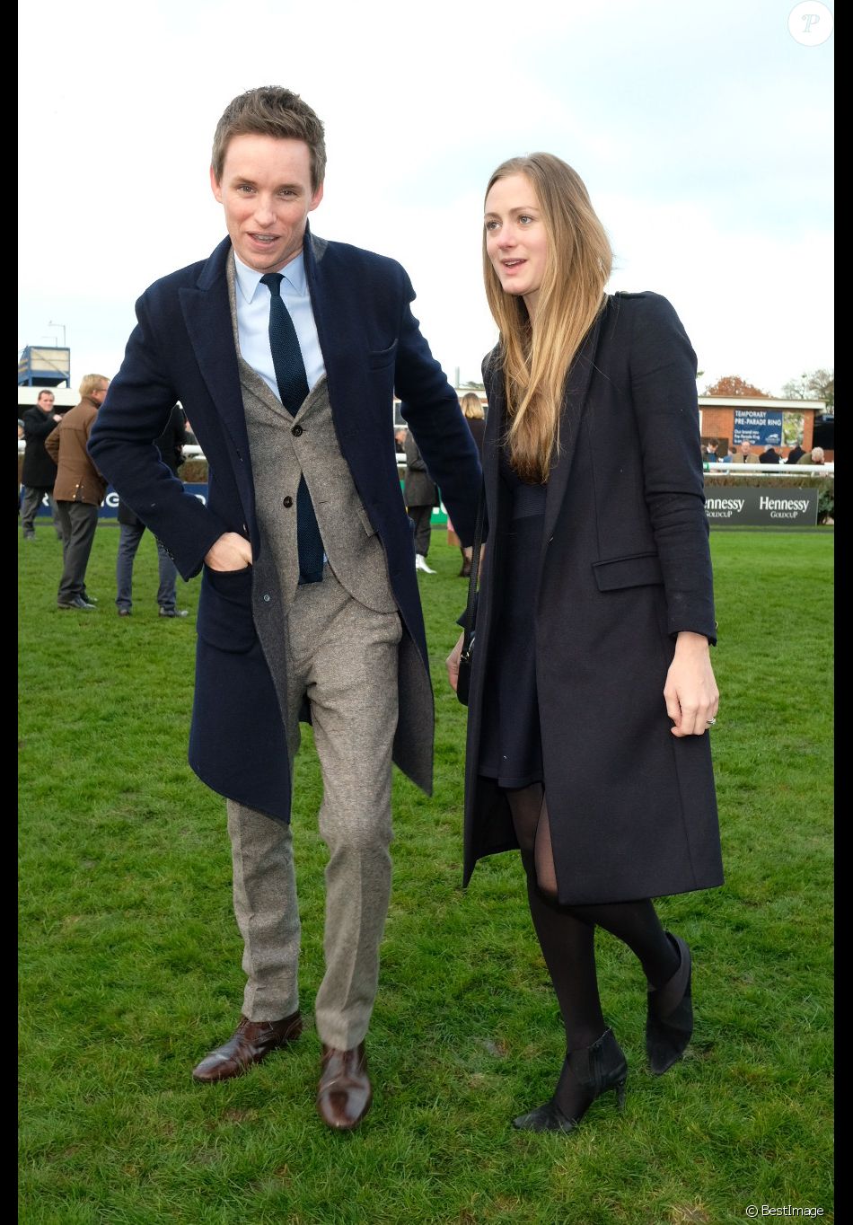 Eddie Redmayne et sa femme Hannah Bagshawe à la 60e course Hennessy ...