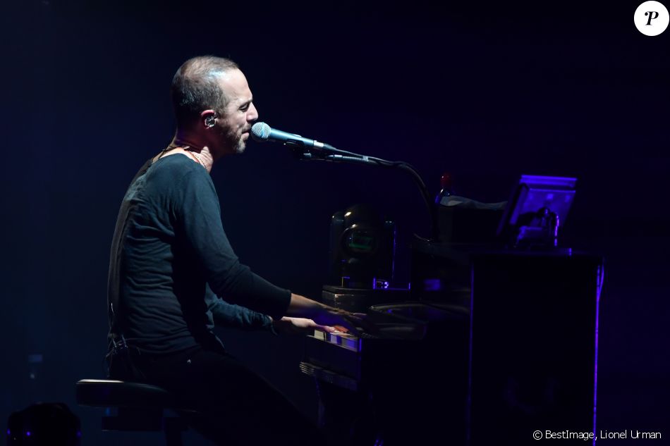 Calogero en concert dans le cadre de sa tournée intitulée Liberté ...