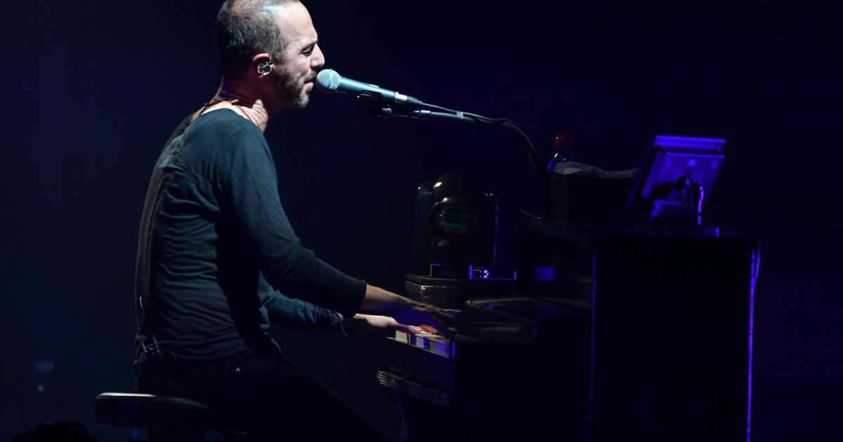 Calogero en concert dans le cadre de sa tournée intitulée Liberté ...