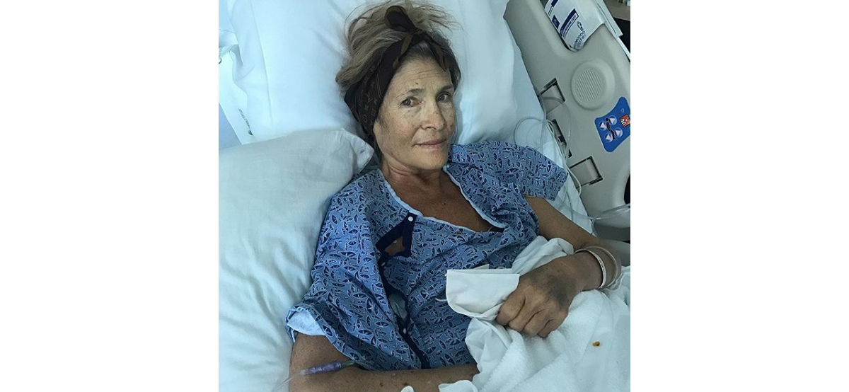 Photo : Dana, la mère de Colton Haynes, sur son lit d'hôpital, quelques ...
