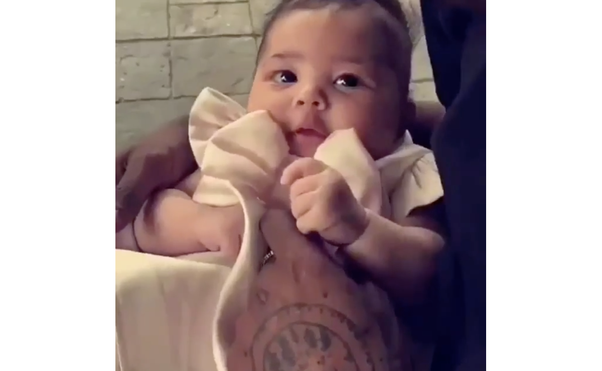 Photo : Stormi Webster dans les bras de son papa Travis Scott. 1er ...