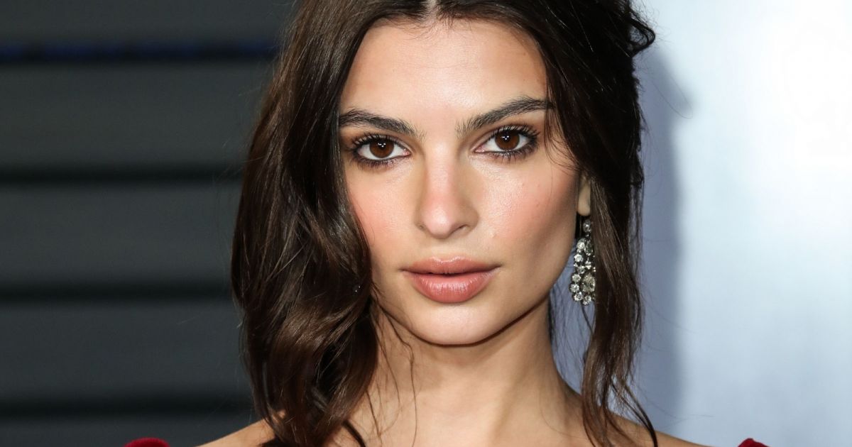 Emily Ratajkowski à la soirée Vanity Fair Oscar au Wallis Annenberg ...
