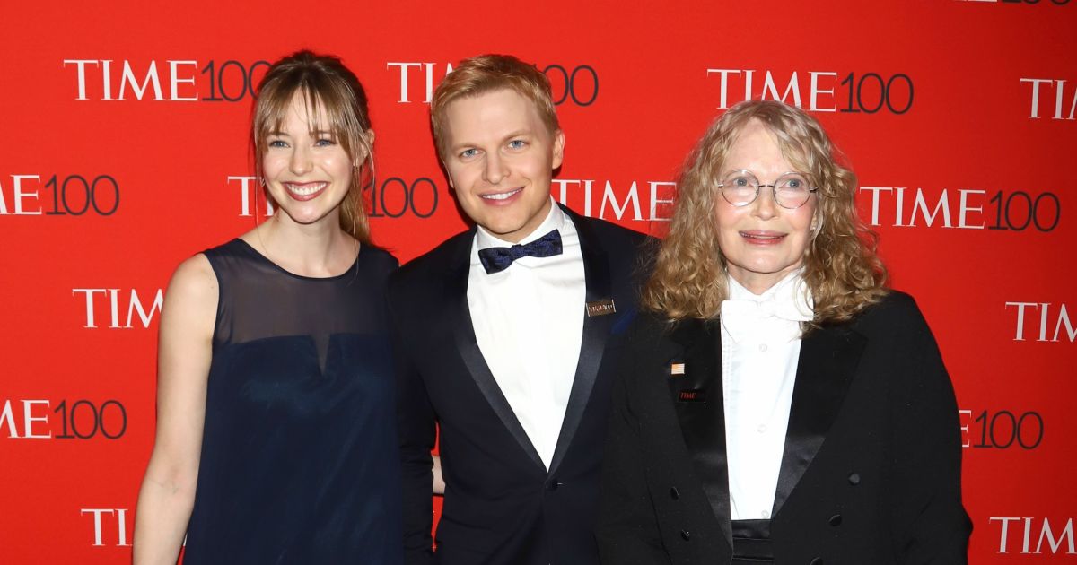 Emily Nestor, Ronan Farrow et Mia Farrow - Purepeople