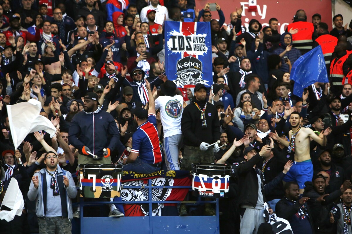 Photo : Le PSG et ses supporters célèbrent son titre de Champion de ...