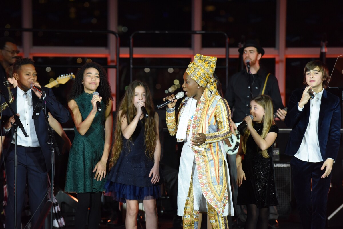 Photo : Angélique Kidjo et Kids United - Soirée de gala des 70 ans de l ...