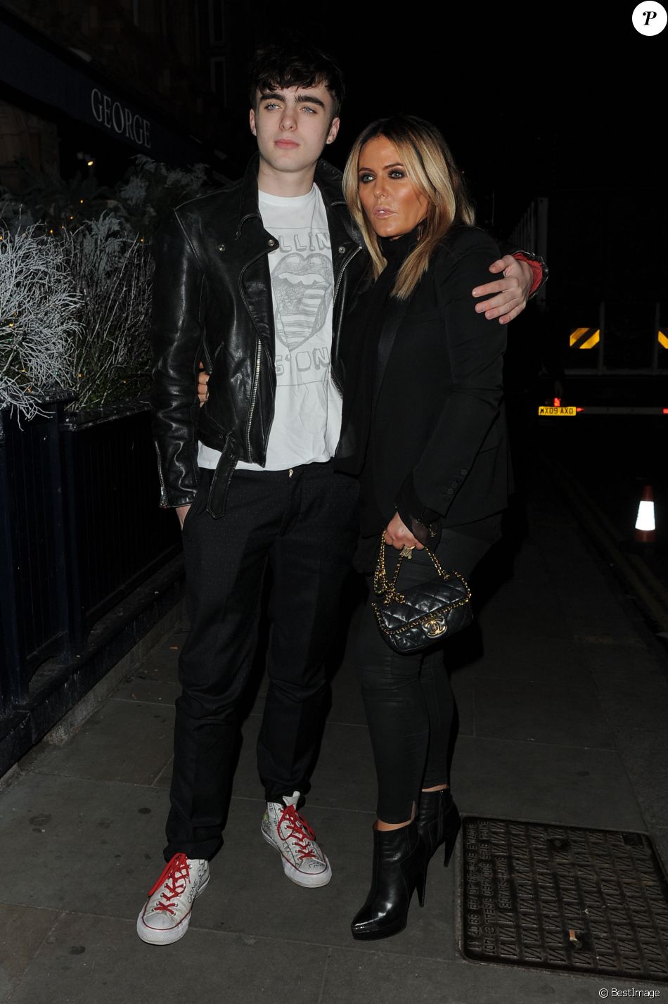 Lennon Gallagher et sa mère Patsy Kensit à Londres, le 16 décembre 2016 ...
